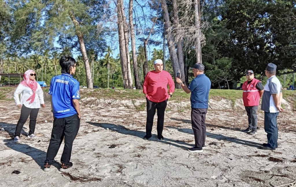 Penggorekan pasir di Pantai Pohon Batu Labuan membimbangkan penduduk ...